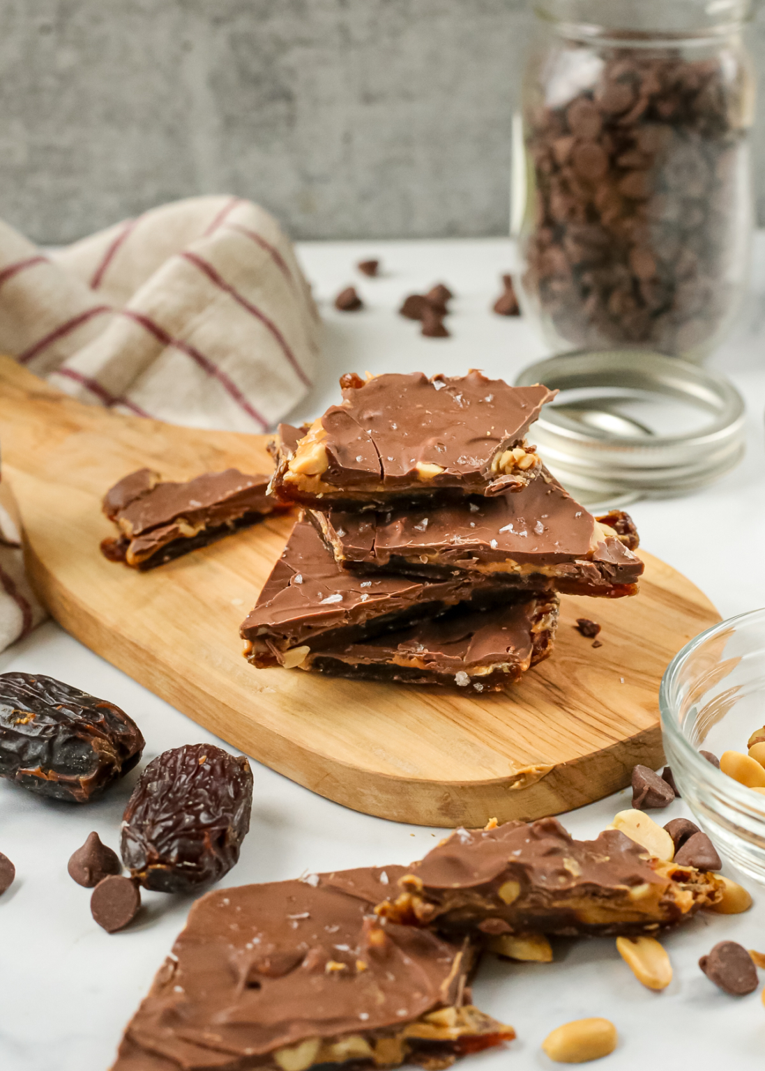 Easy 5-Ingredient Date Bark (No Bake Recipe)